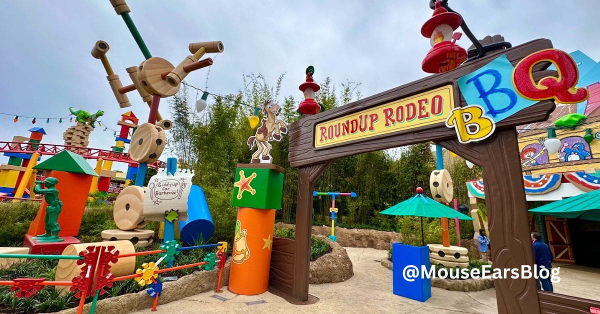 Experience the EXCITEMENT at Roundup Rodeo BBQ - Mouse Ears Blog