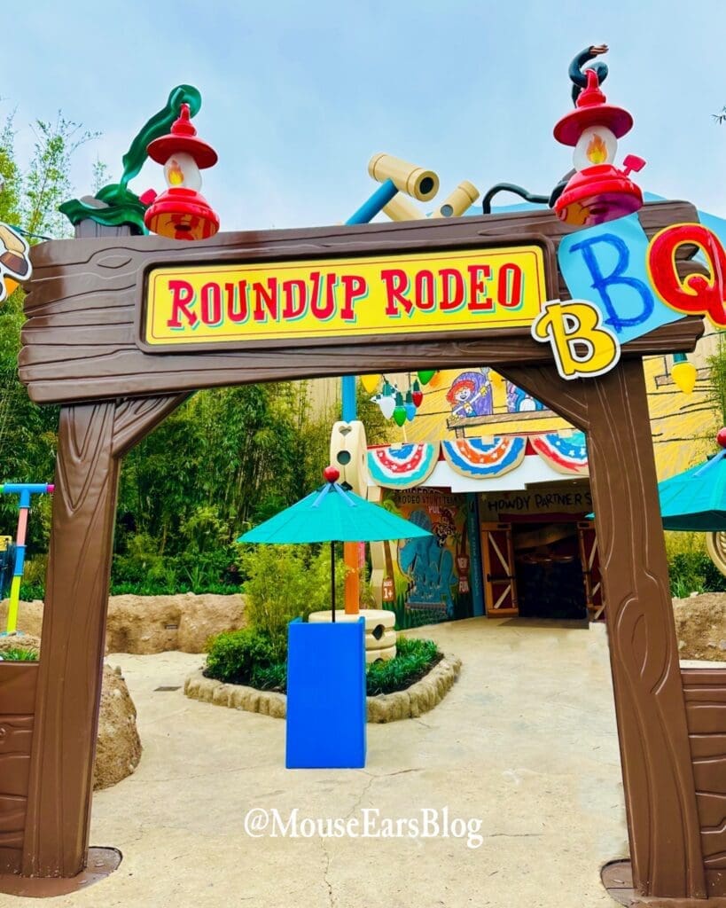 Experience the EXCITEMENT at Roundup Rodeo BBQ - Mouse Ears Blog