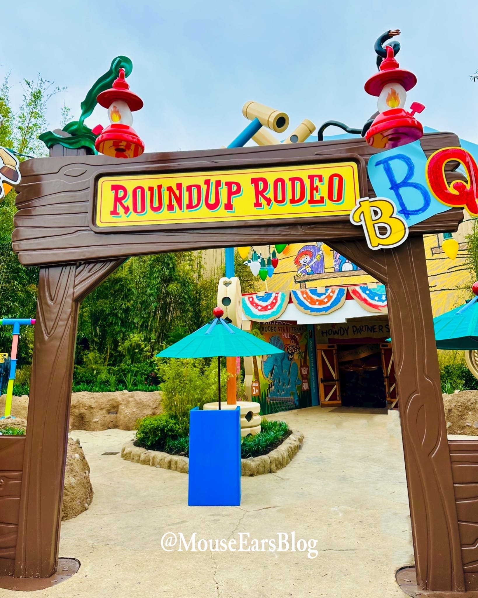 Experience the EXCITEMENT at Roundup Rodeo BBQ - Mouse Ears Blog